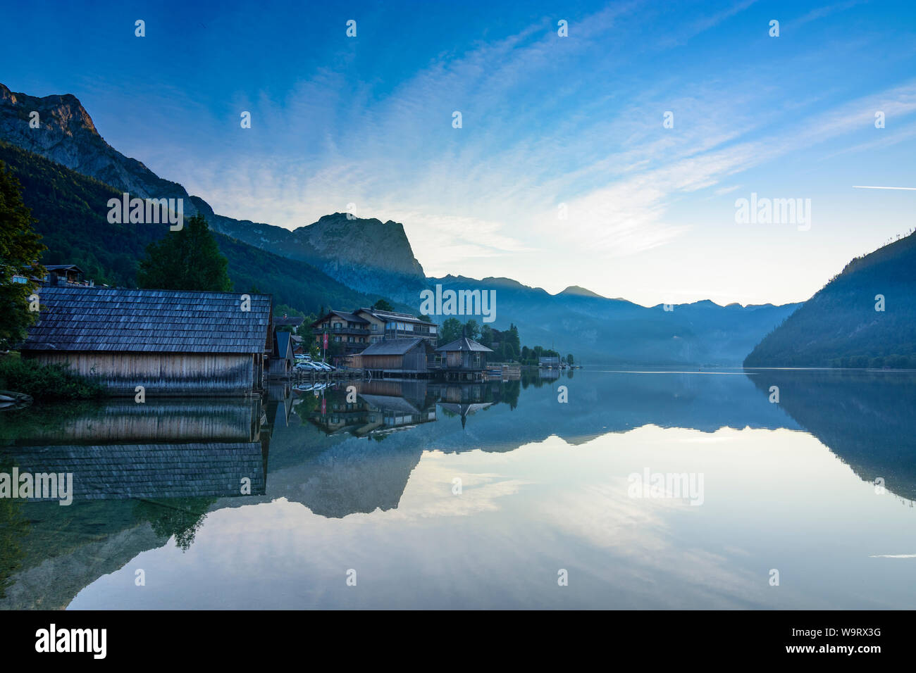 Grundlsee village hi-res stock photography and images - Alamy