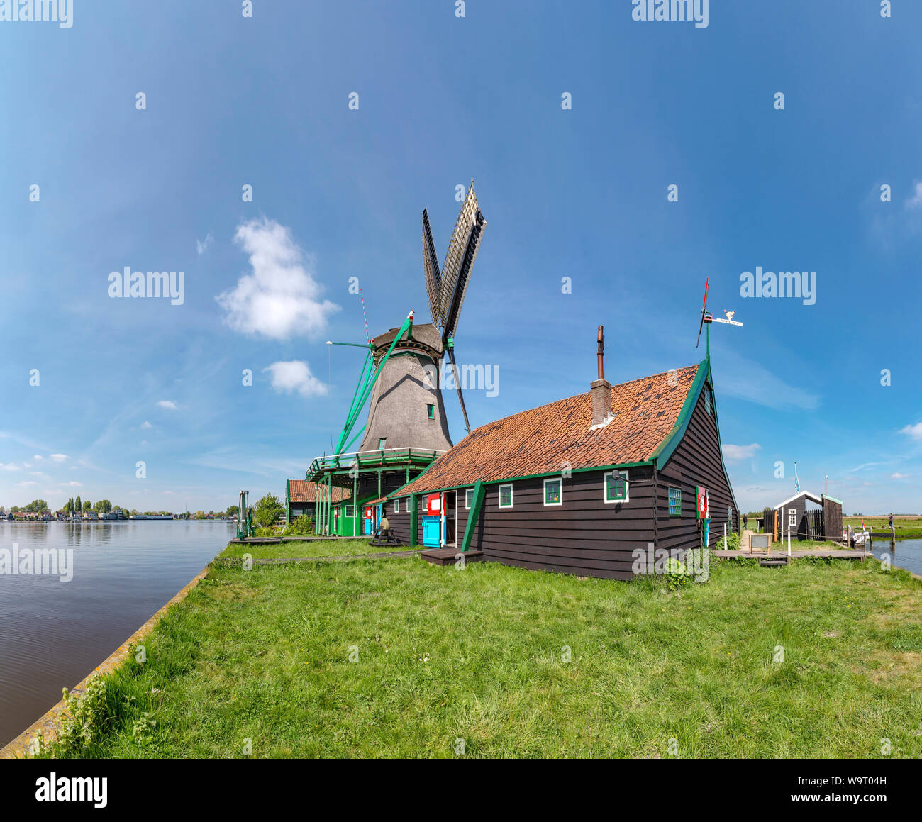 Windmill called De Bonte Hen along the river Zaan, 30063887 *** Local ...