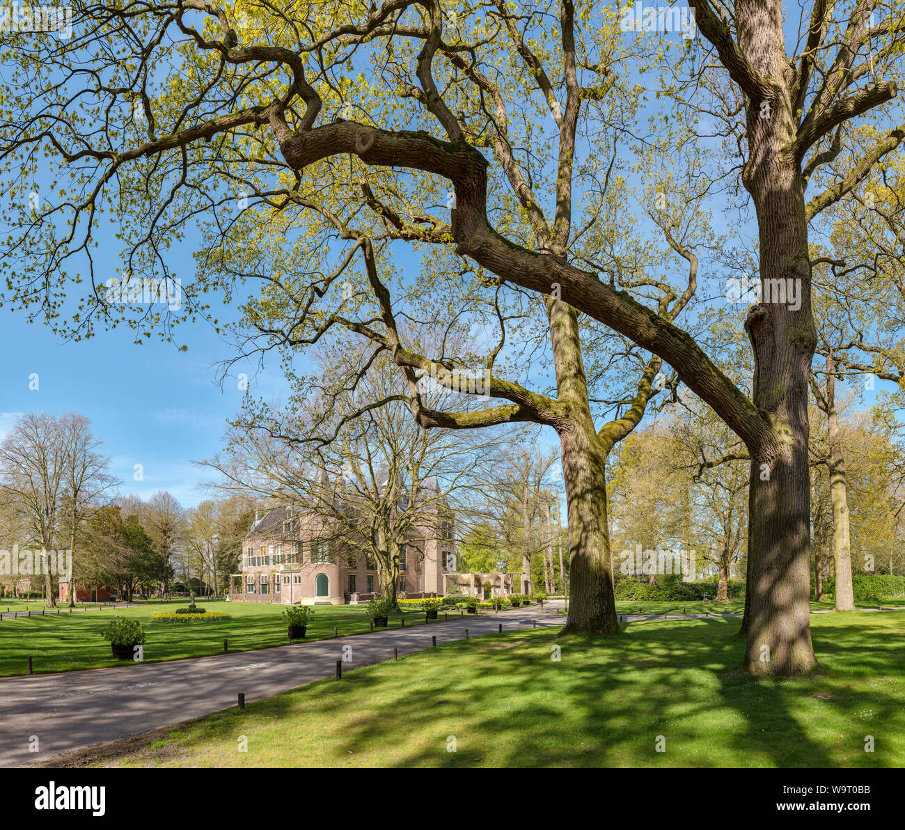 The garden of Keukenhof castle, 30063966 *** Local Caption *** Stock ...