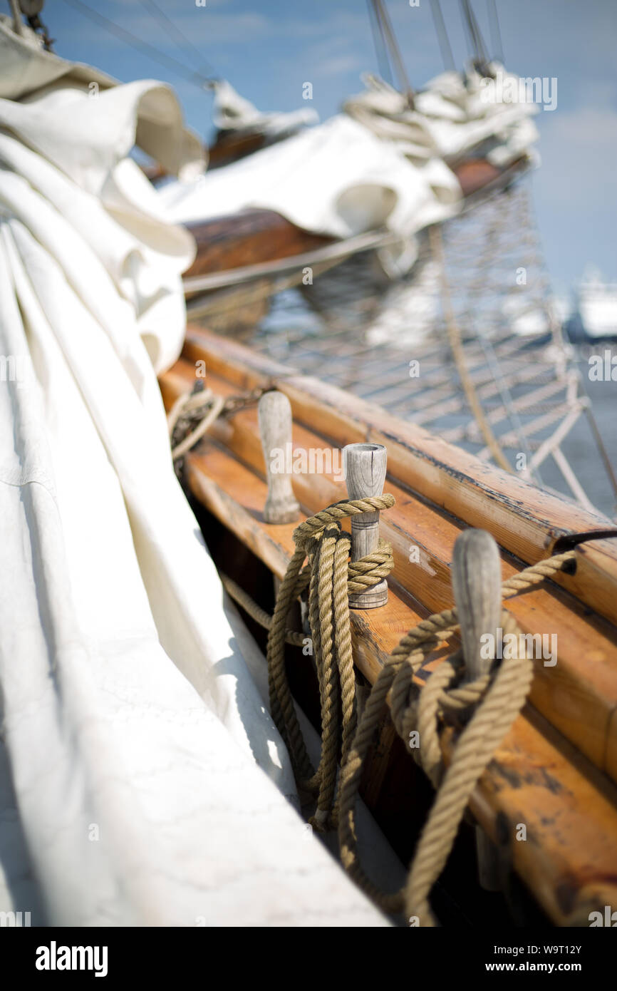 Rigging ropes ship sailing knot hi-res stock photography and images - Alamy