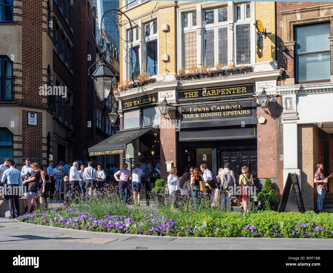 The Monument Pub High Resolution Stock Photography and Images - Alamy