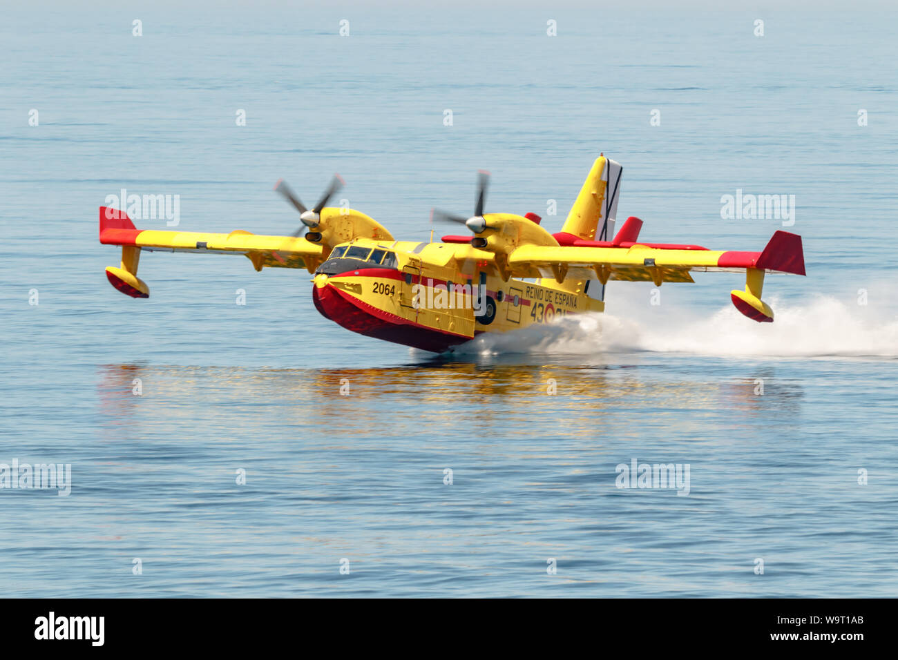 Canadair cl 415 hi-res stock photography and images - Alamy