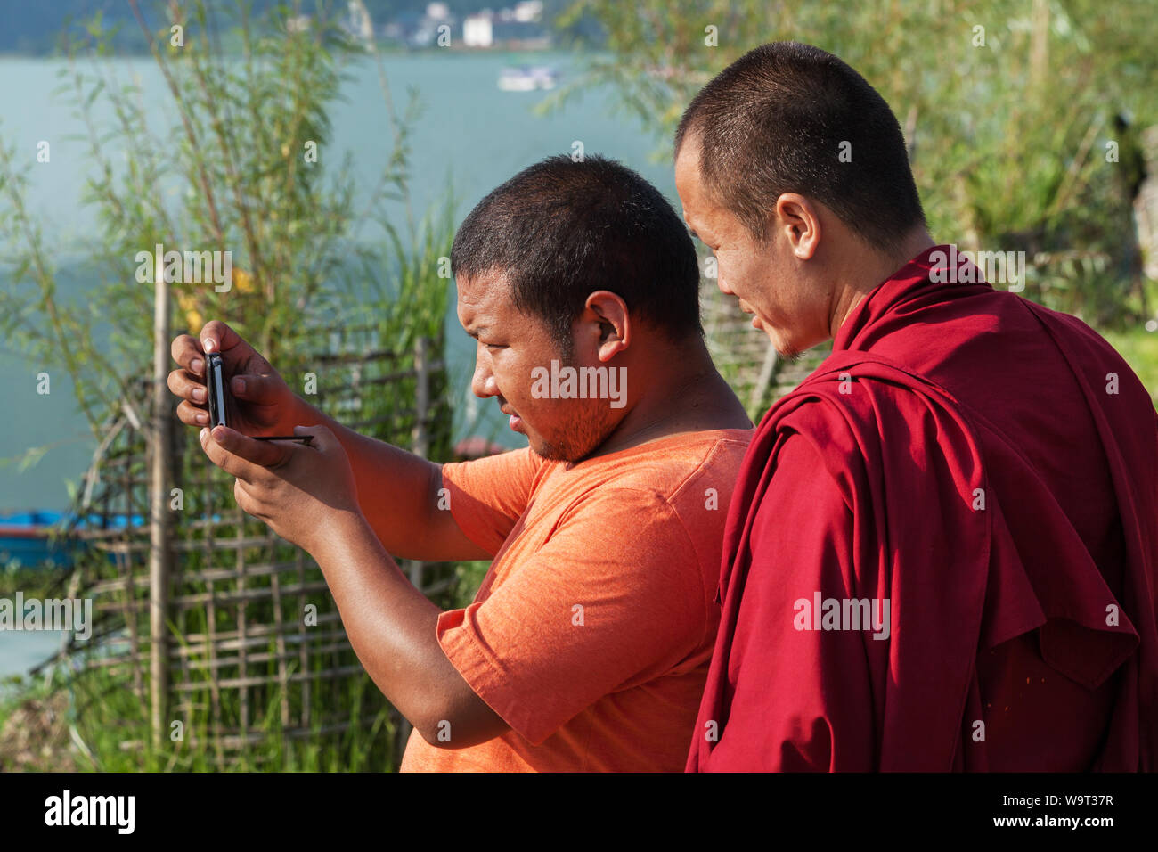 Buddhist monk phone hi-res stock photography and images - Alamy