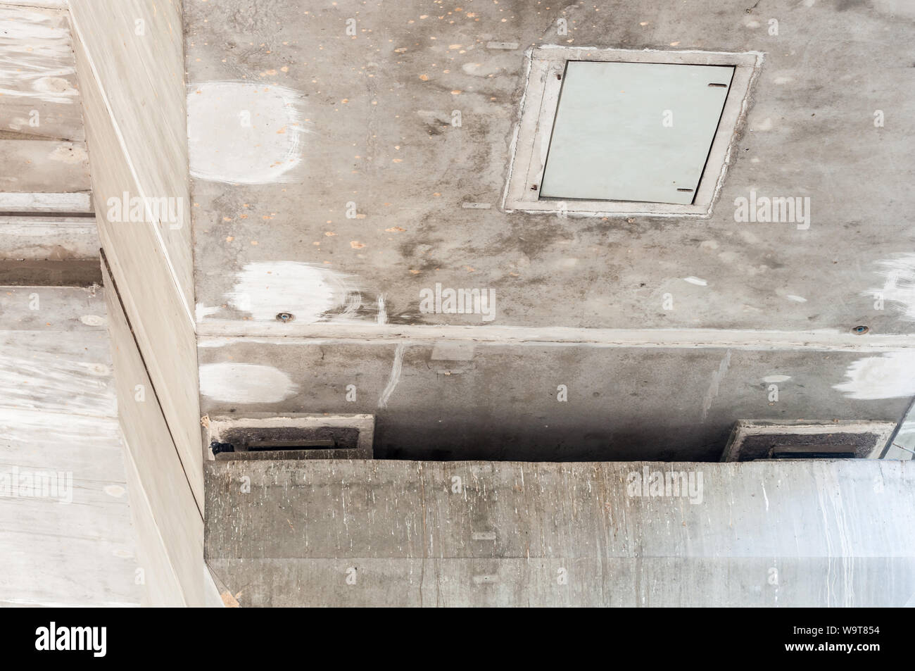 Concrete bridge door hi-res stock photography and images - Alamy