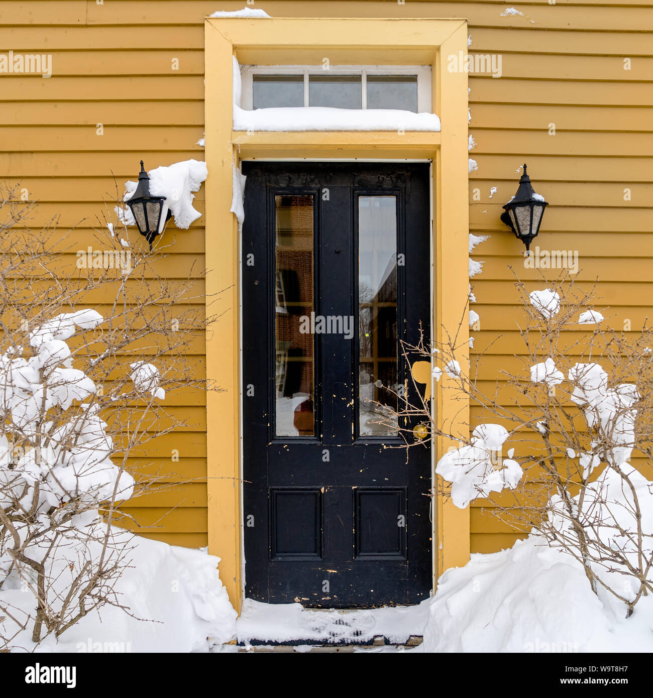 Front entrance of an older home. after a snowfall Stock Photo - Alamy