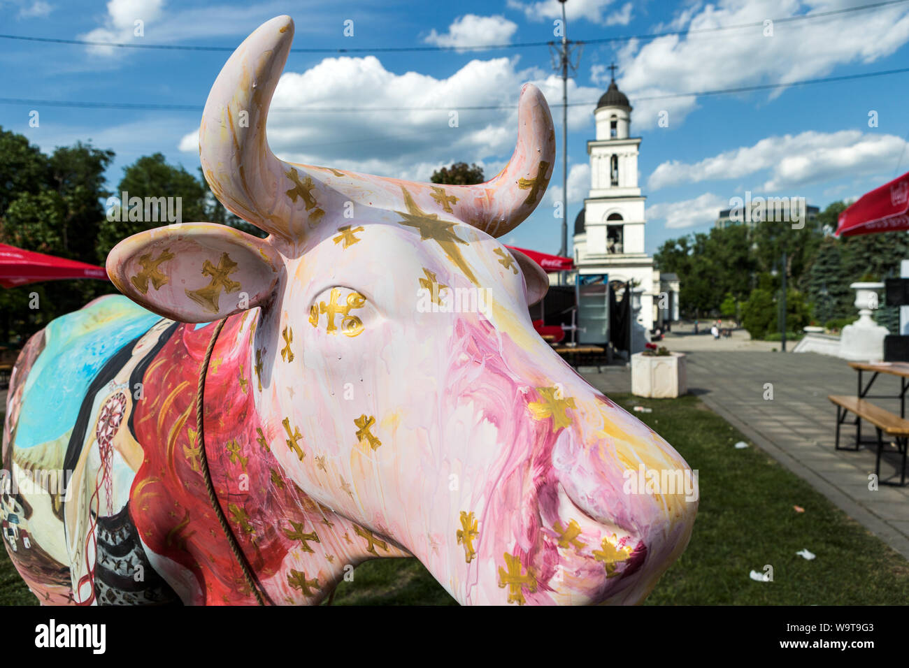 Painted cow statue hi-res stock photography and images - Alamy