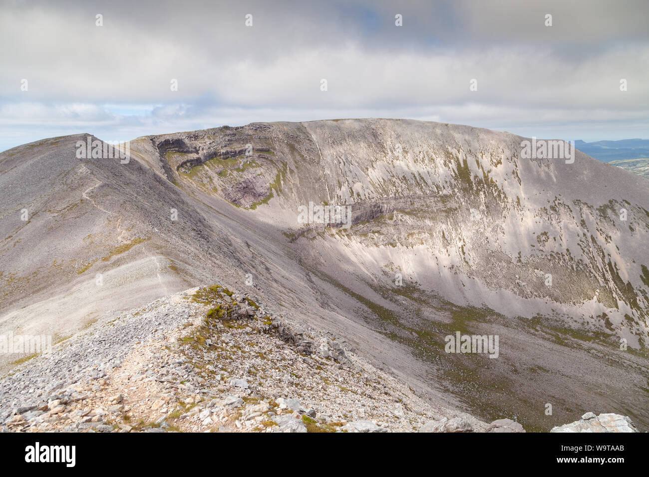 Looking towards the summit of the Corbett Arkle from it's ridge ...
