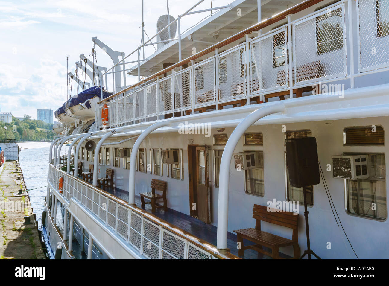 Multi deck ship hi-res stock photography and images - Alamy