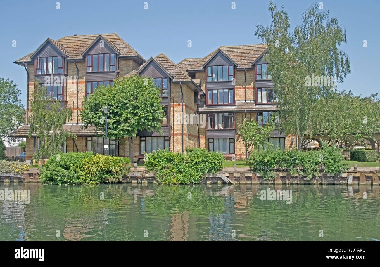 Ware uk hertfordshire hi-res stock photography and images - Alamy