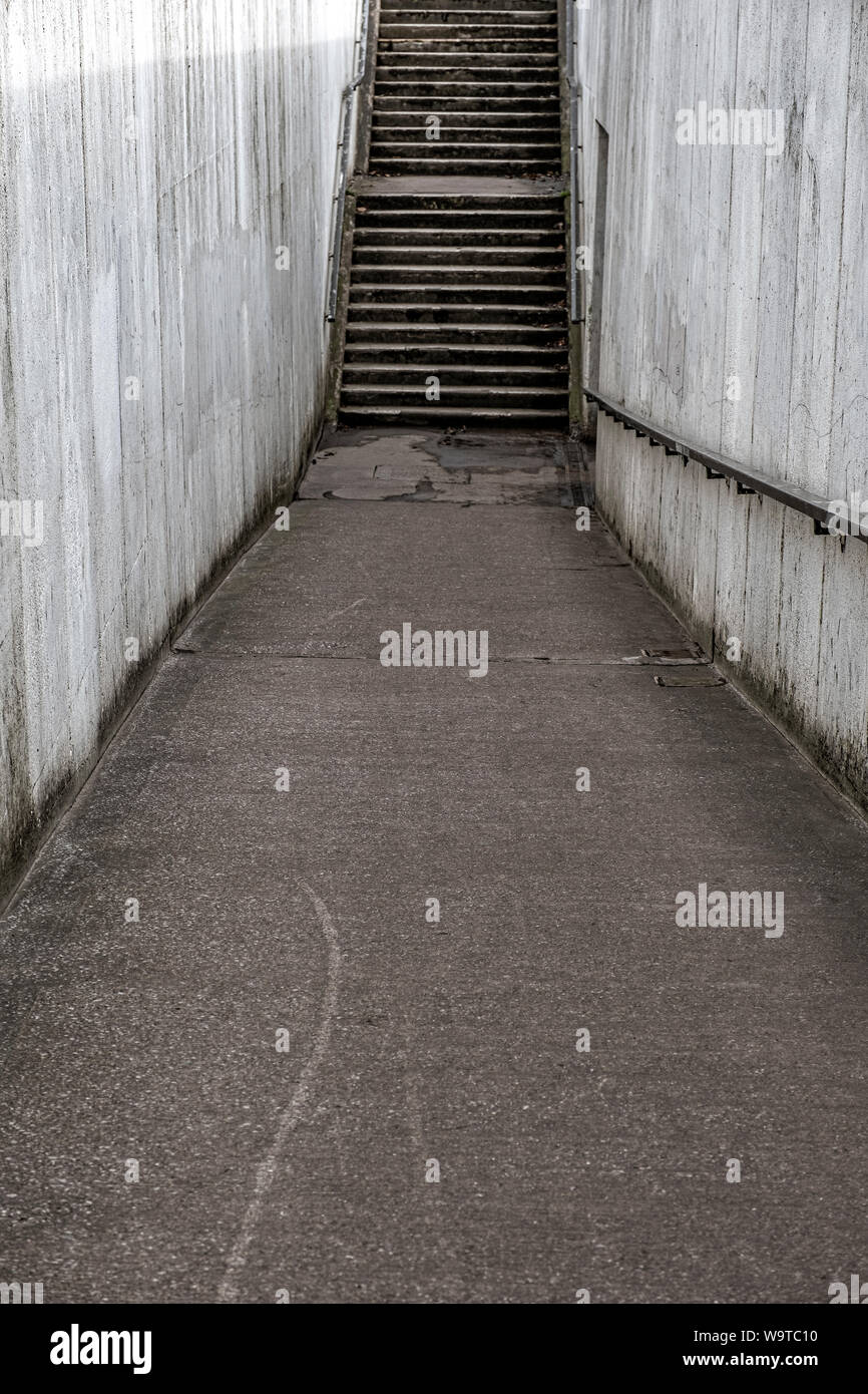 Dirty steps hi-res stock photography and images - Alamy