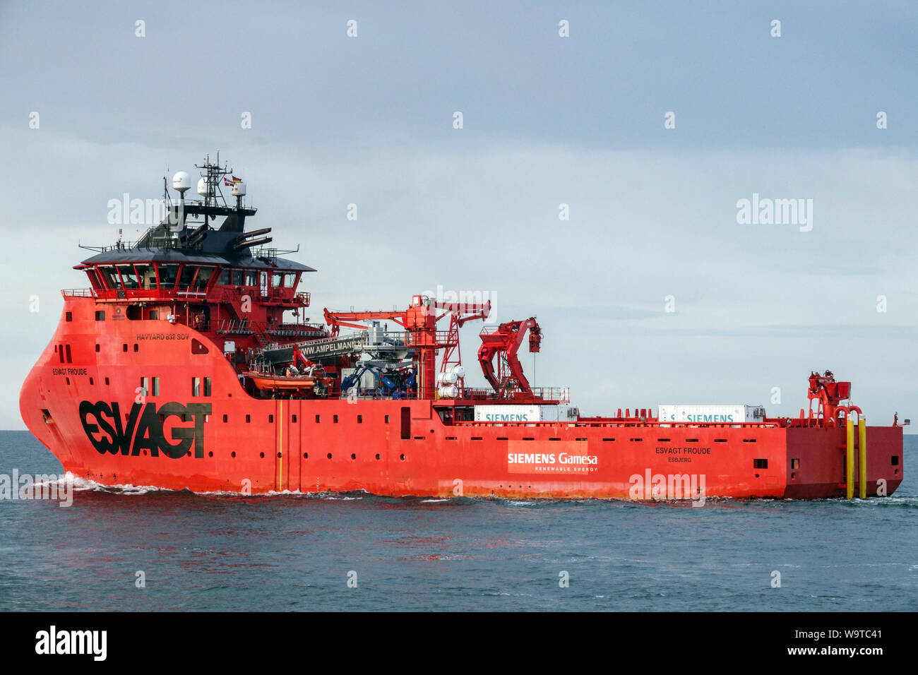 Service operation vessel hi-res stock photography and images - Alamy
