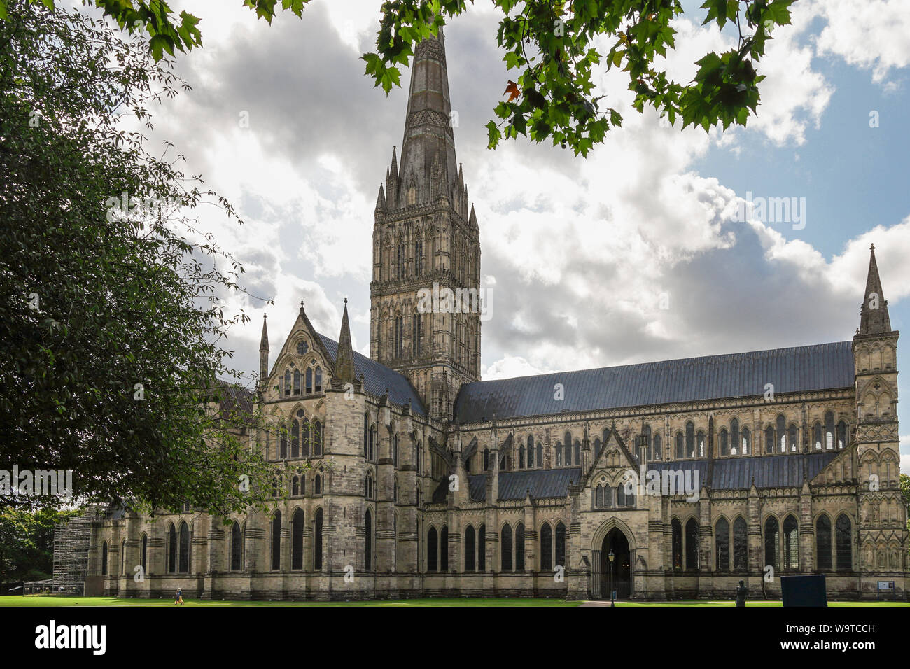 Salisbury cathedral exterior hi-res stock photography and images - Alamy