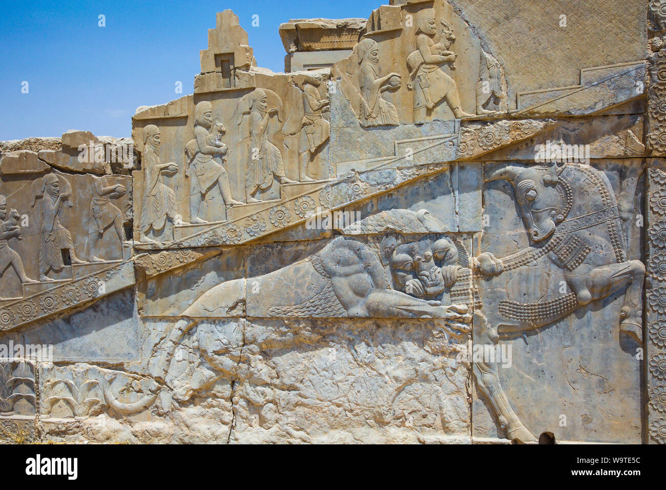 Persepolis bas relief iran hi-res stock photography and images - Alamy