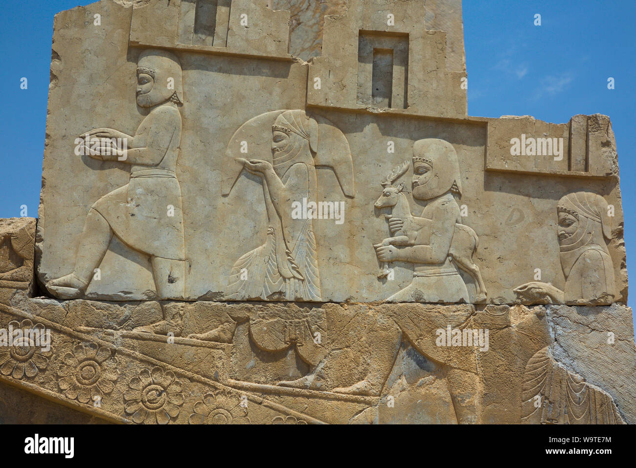 Persepolis bas relief iran hi-res stock photography and images - Alamy