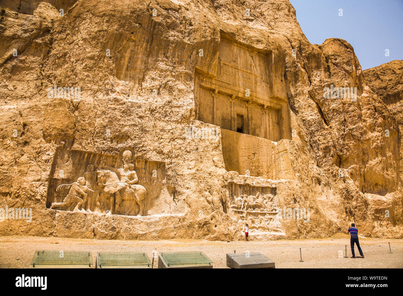 Tomb of darius i hi-res stock photography and images - Alamy