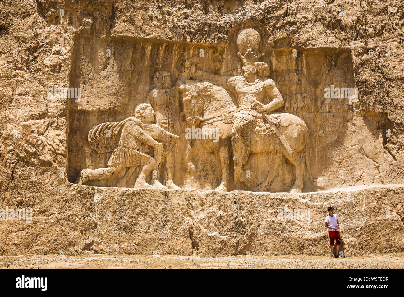 The triumph of Shapur I relief Stock Photo - Alamy