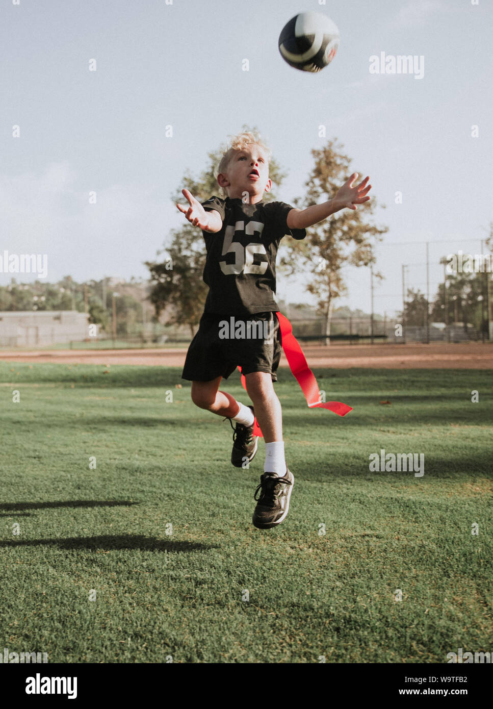 Children playing american football hi-res stock photography and images ...