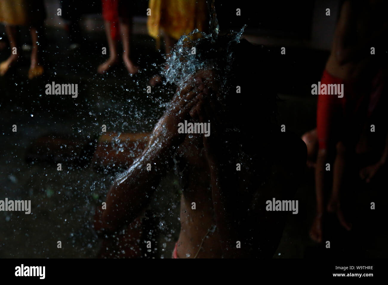 Kathmandu, Nepal.15 Aug, 2019. Young Nepalese Hindu priest take a holy ...