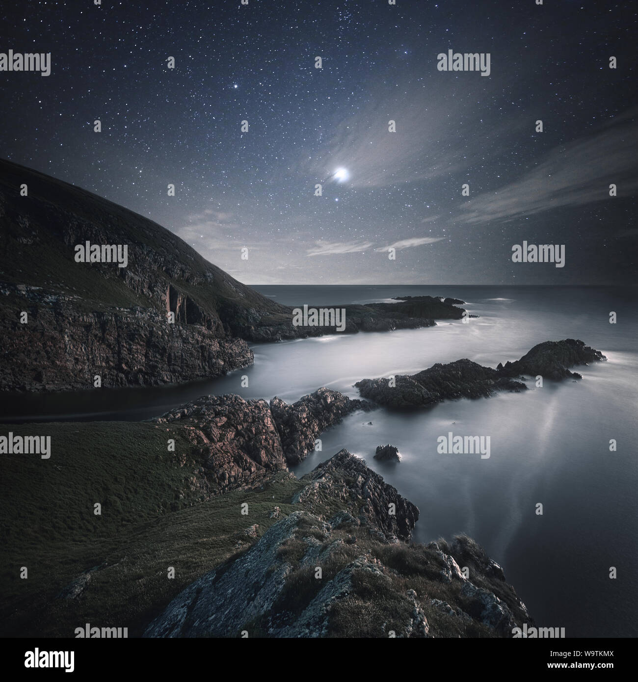 Ocean night dramatic hi-res stock photography and images - Alamy