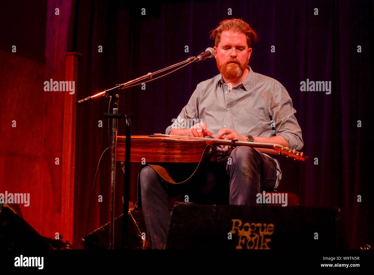 Folk singer john smith hi-res stock photography and images - Alamy