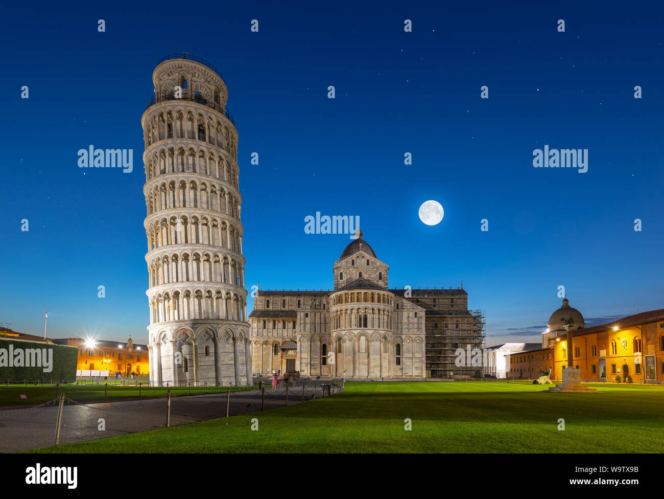 Night view of Pisa Cathedral with Leaning Tower of Pisa on Piazza dei ...