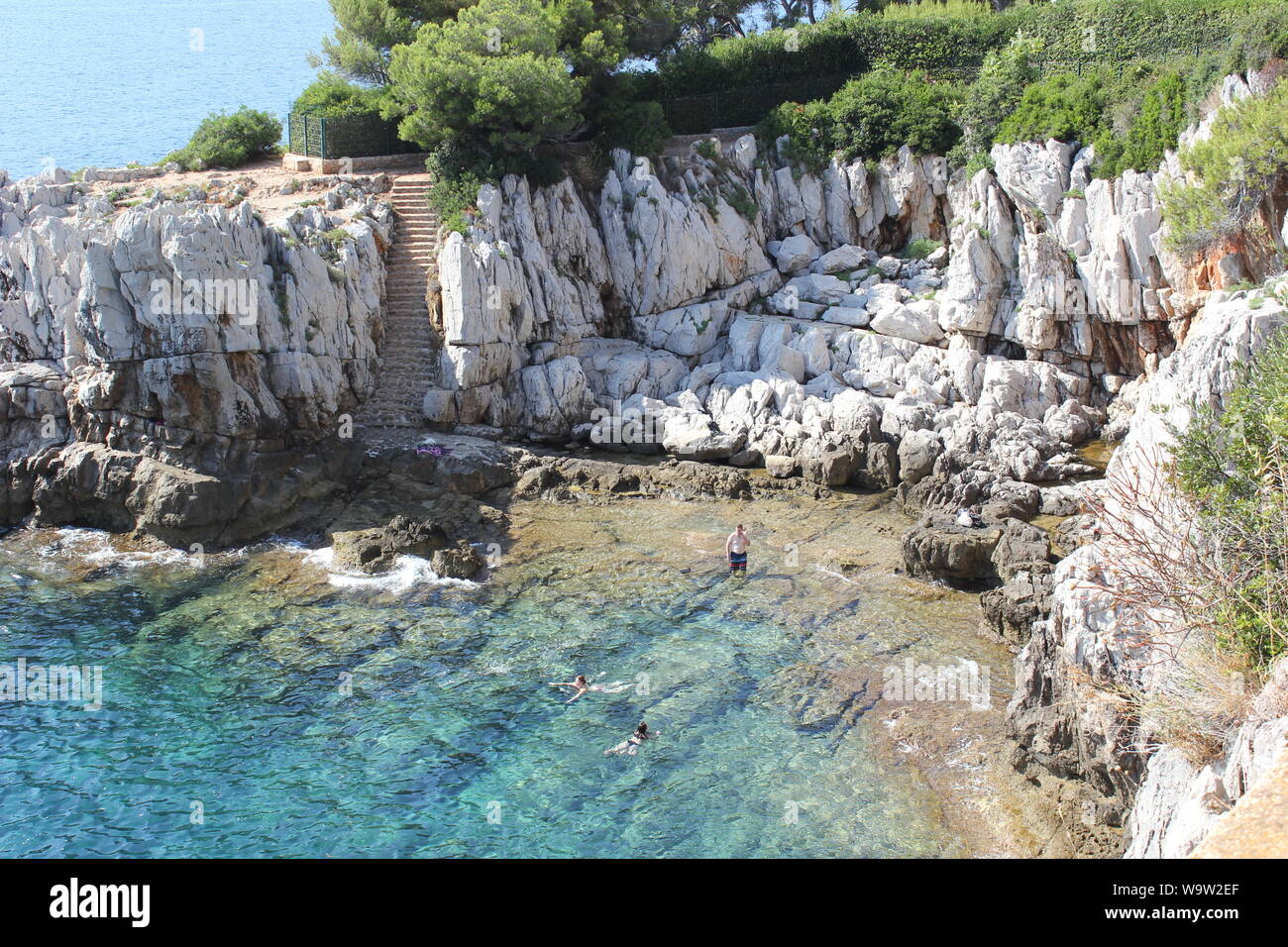 Water lagoon rocks hi-res stock photography and images - Alamy