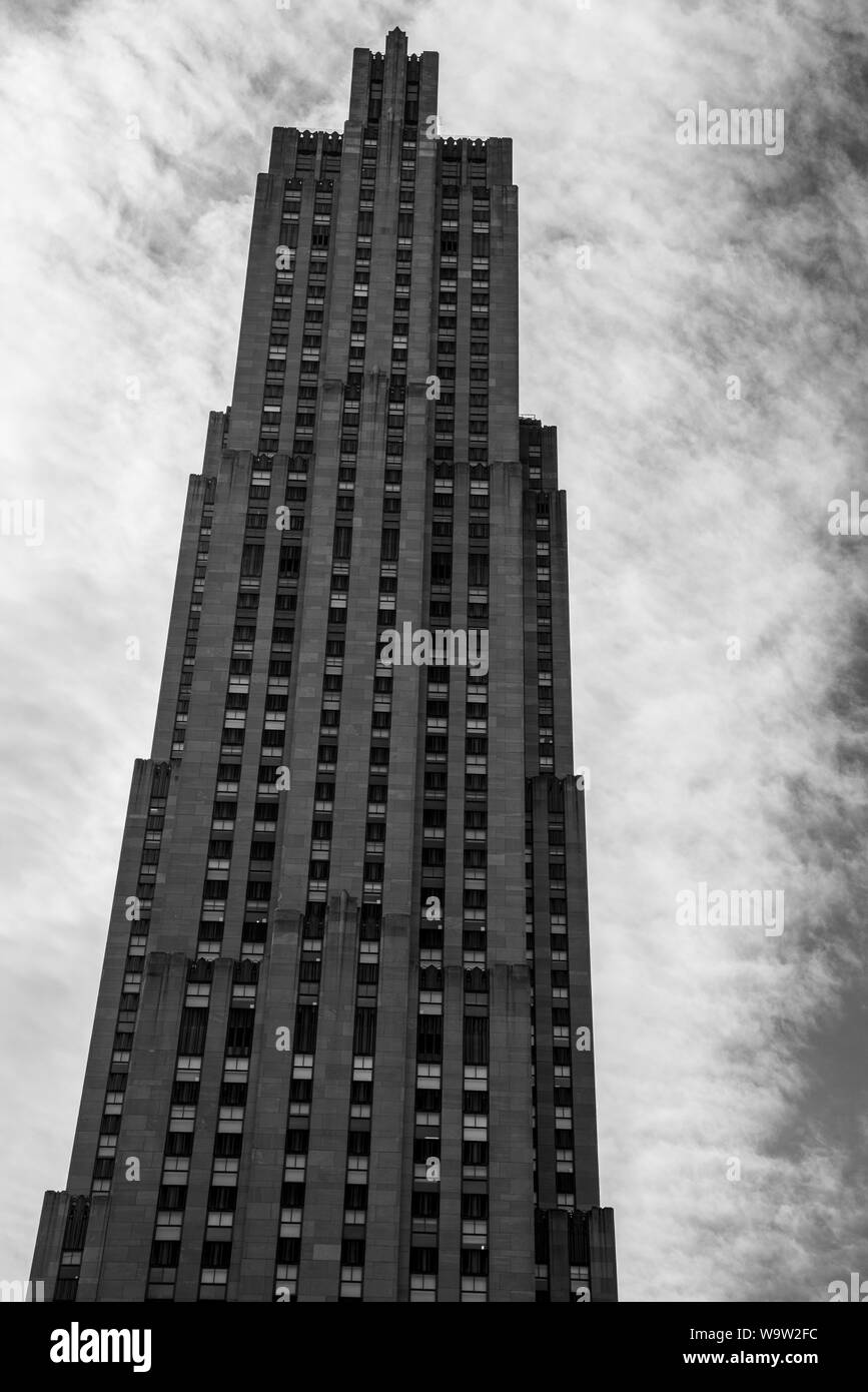 The Rockefeller Center with the Rockefeller plaza in the heart of ...