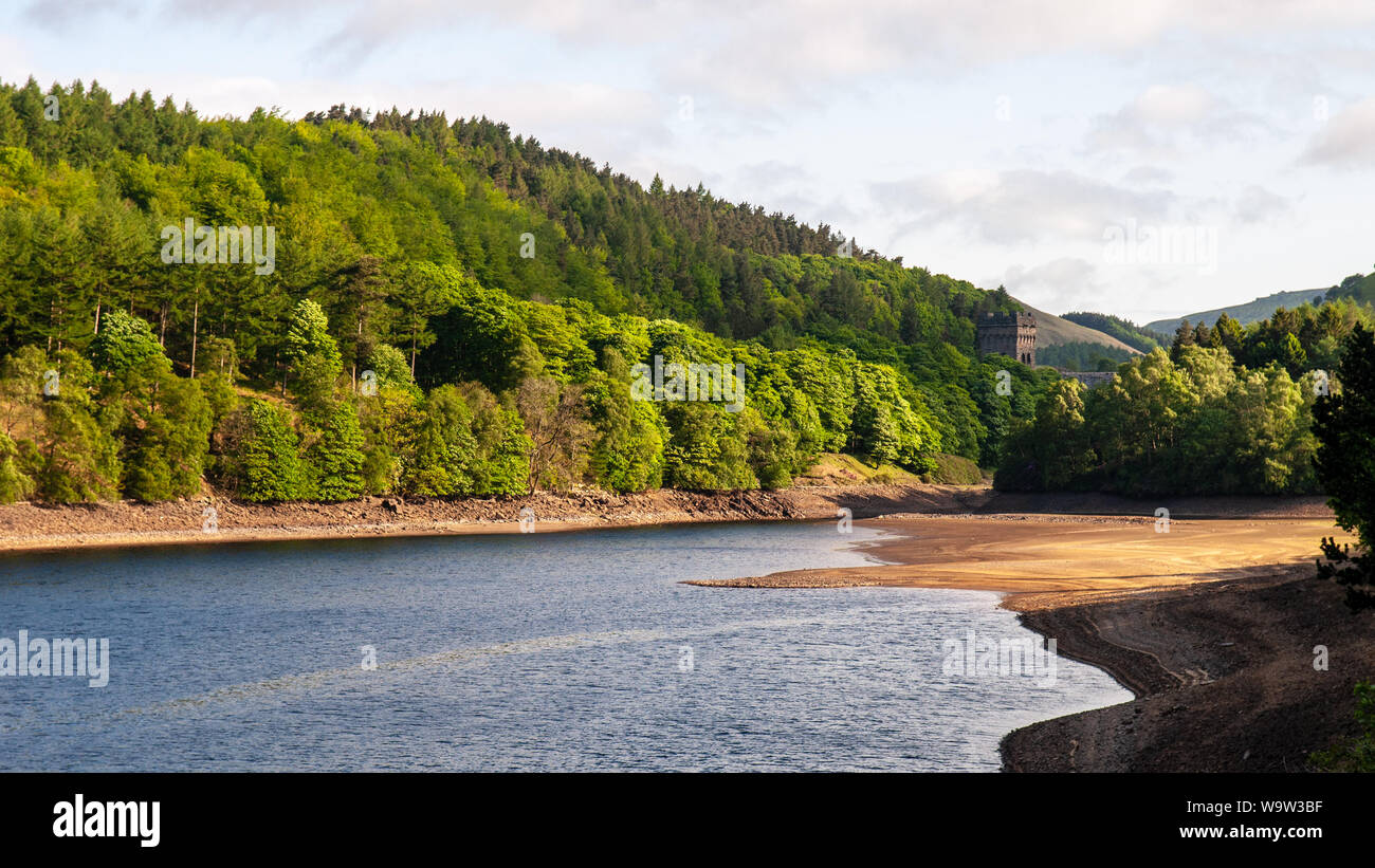 Morning sun shines on the Derwent Reservoir in Derbyshire's Peak ...
