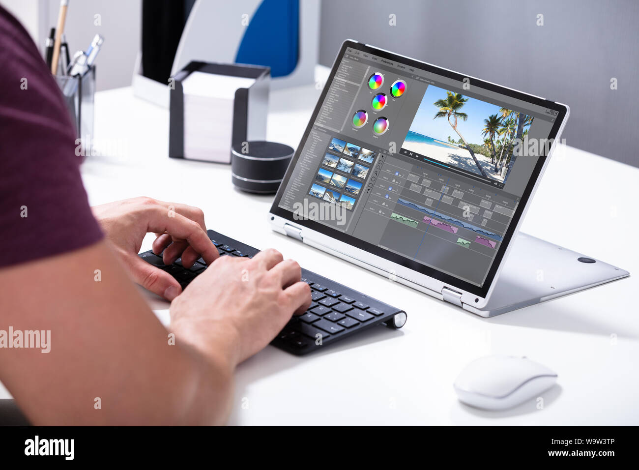 Digital skills young people hi-res stock photography and images - Alamy