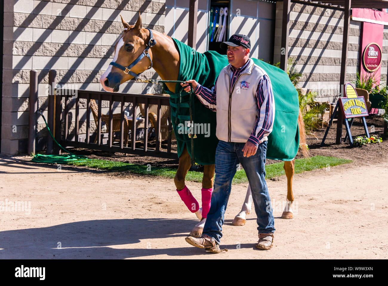 Walking a horse hi-res stock photography and images - Alamy