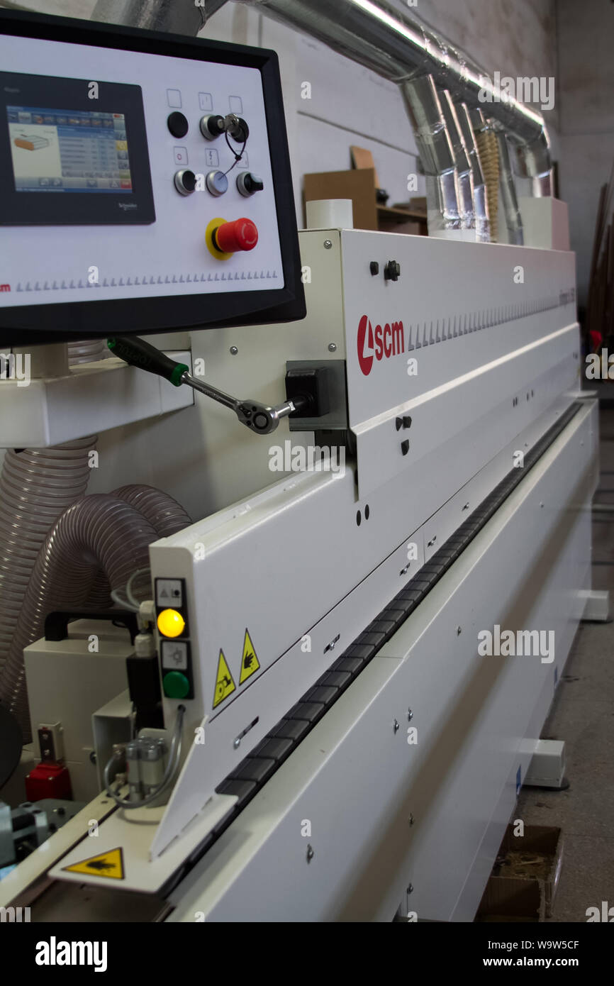 Edge bander machine hi-res stock photography and images - Alamy
