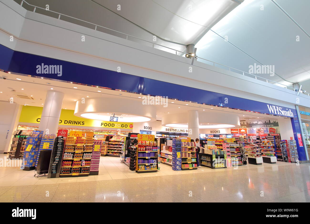 Airport shopping kiosk hi-res stock photography and images - Alamy