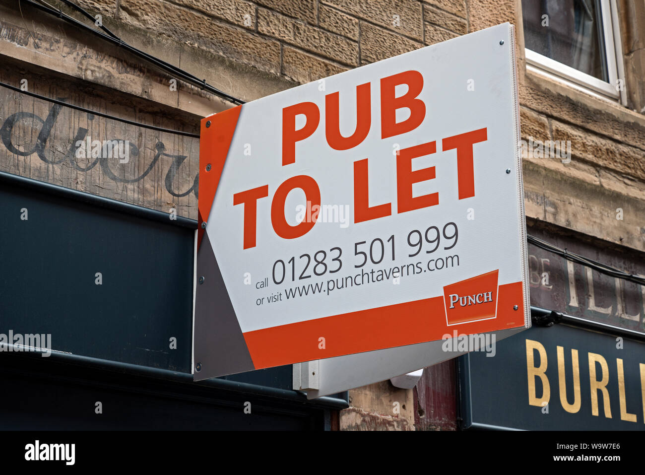 Pub To Let sign on a public house in Edinburgh, Scotland, UK Stock Photo - Alamy
