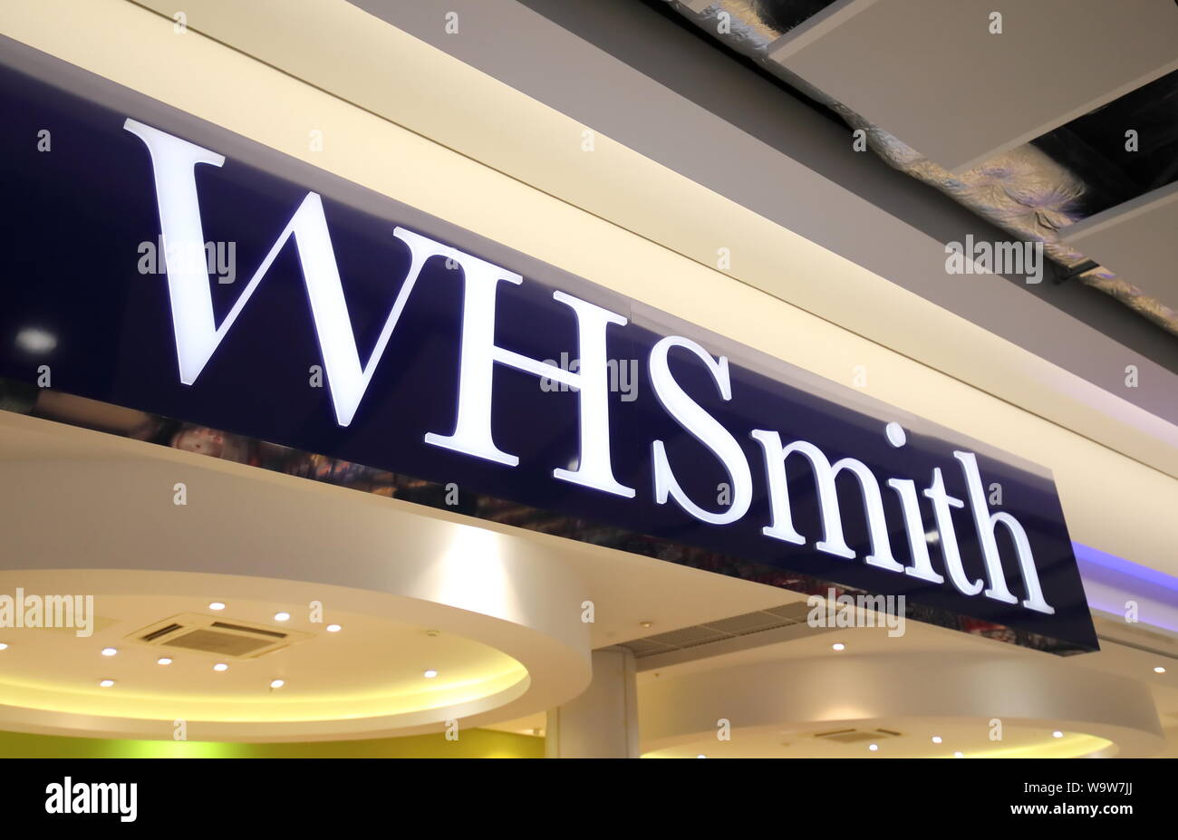 Wh smith logo hi-res stock photography and images - Alamy