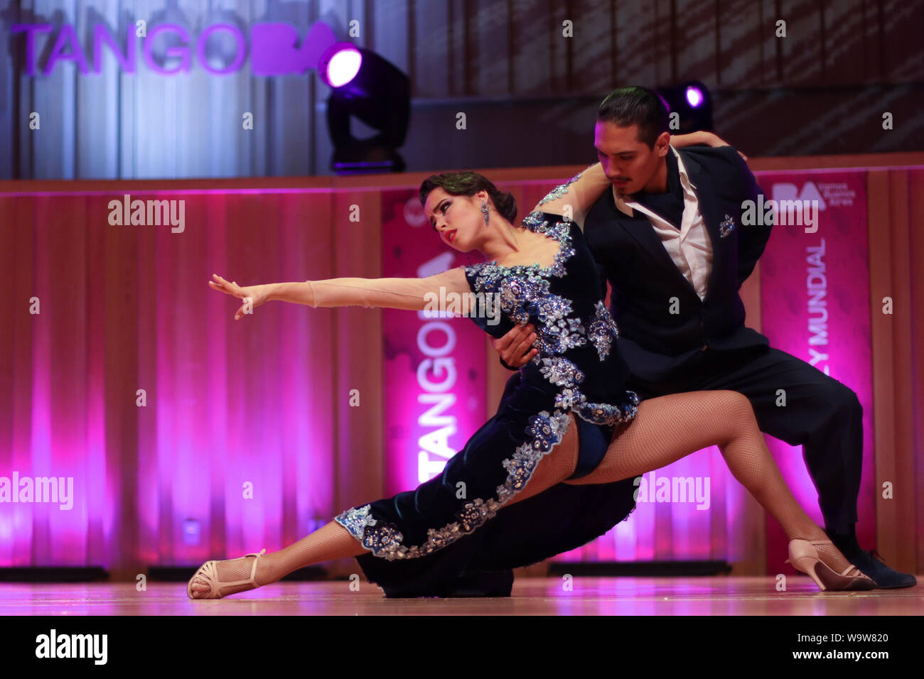 Danza del arte hi-res stock photography and images - Alamy