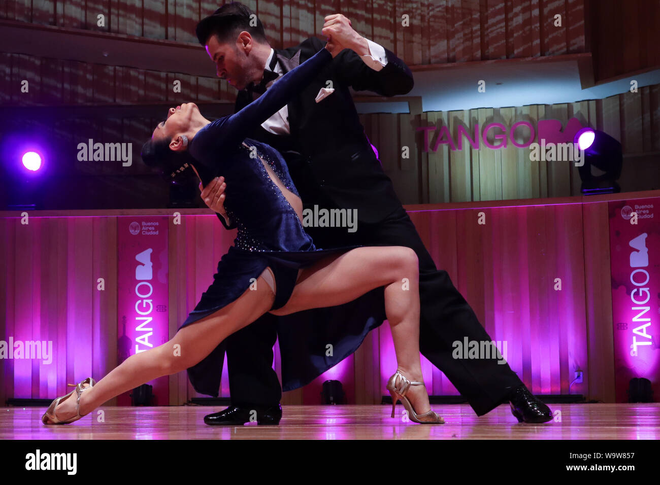 Danza del arte hi-res stock photography and images - Alamy