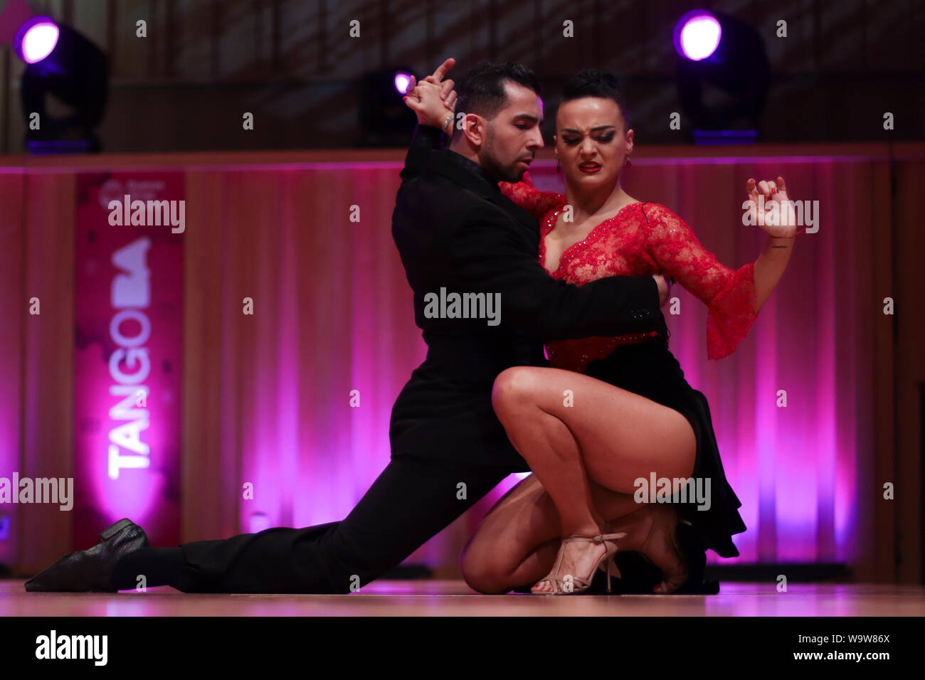 Danza del arte hi-res stock photography and images - Alamy