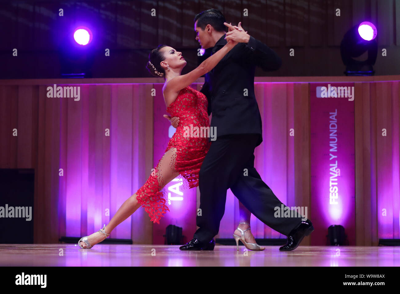 Danza del arte hi-res stock photography and images - Alamy