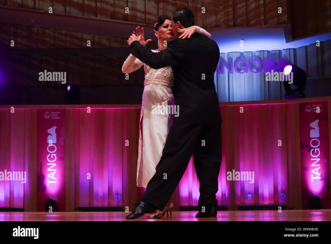 Danza del arte hi-res stock photography and images - Alamy