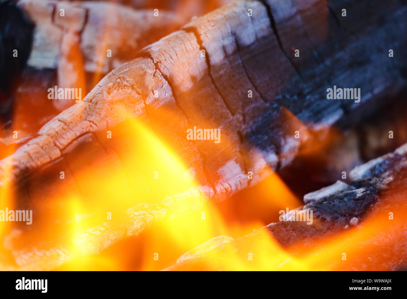 Fireplace log fire flame embers hi-res stock photography and images - Alamy