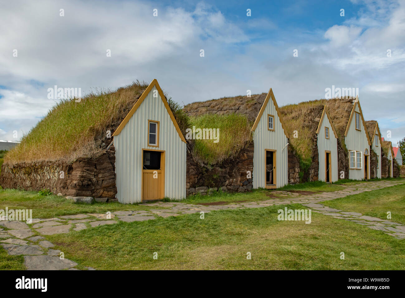 Turf buildings hi-res stock photography and images - Alamy