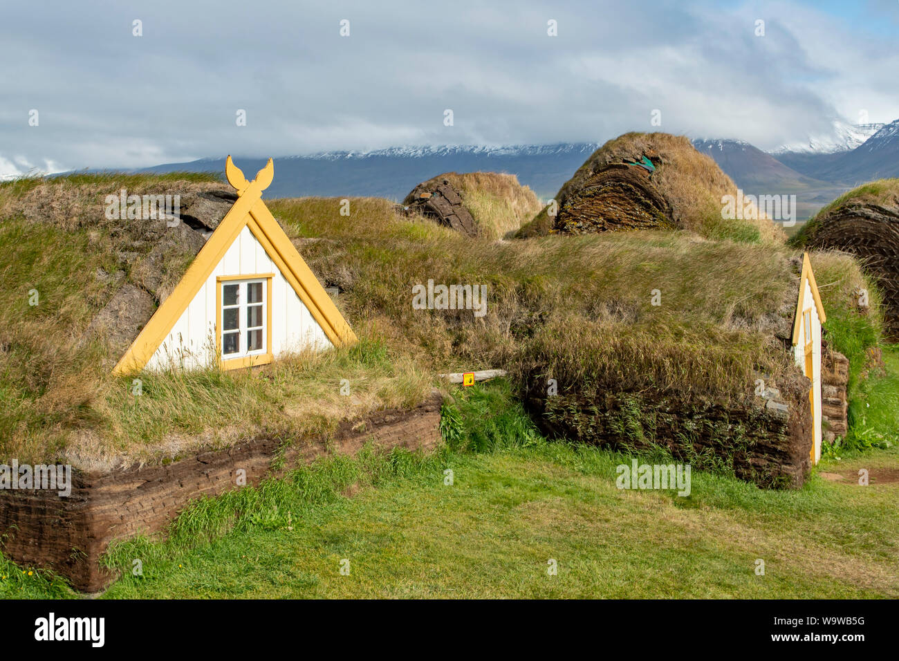 Turf buildings hi-res stock photography and images - Alamy