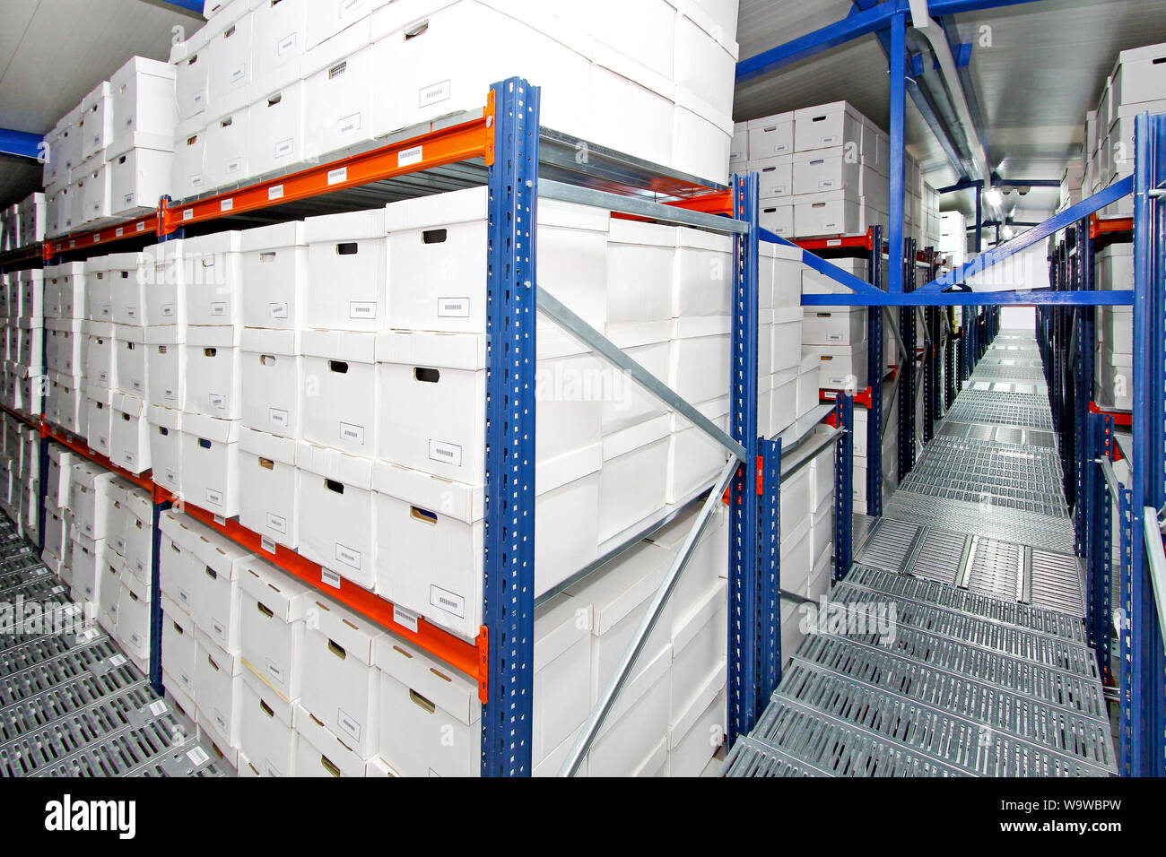 Corner shot of white boxes in warehouse Stock Photo - Alamy