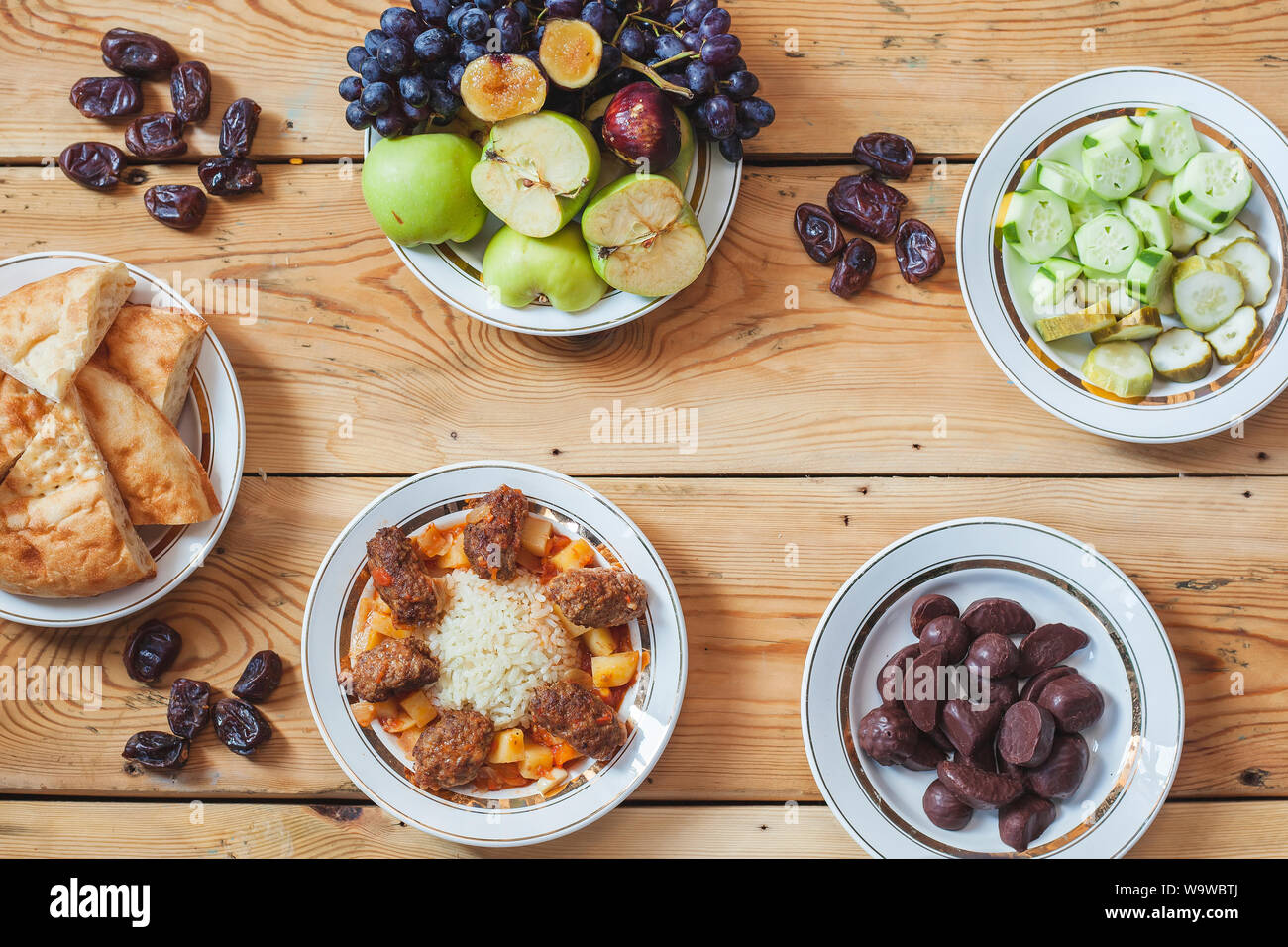 Slices of different types of bread hi-res stock photography and images ...