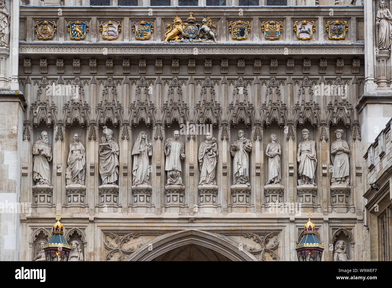 Front of westminster abbey hi-res stock photography and images - Alamy