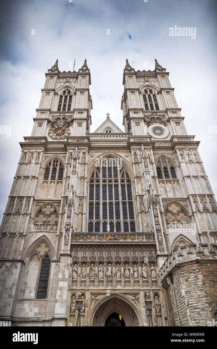 Front of westminster abbey hi-res stock photography and images - Alamy