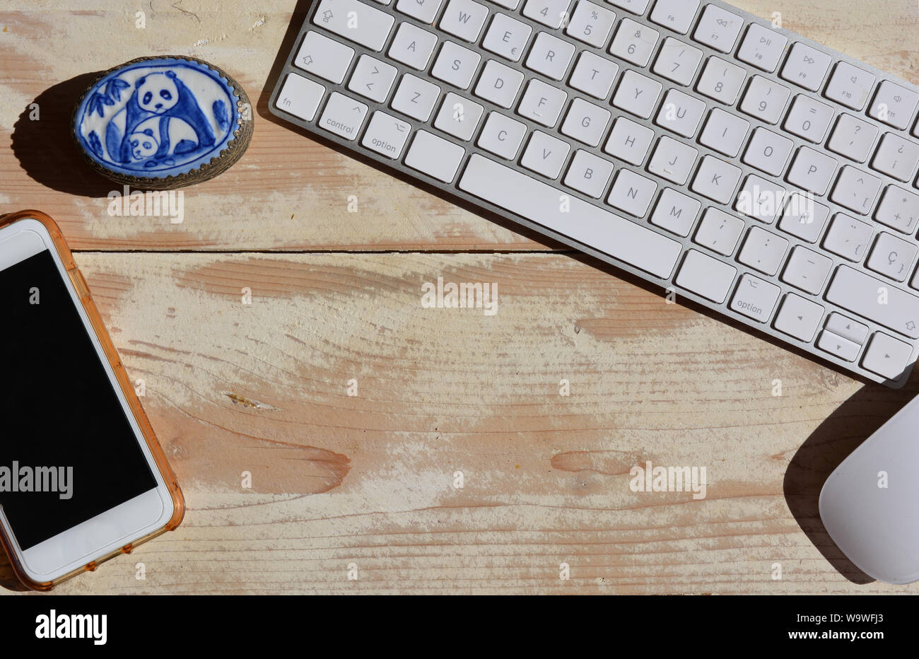 Very tidy desk flat hi-res stock photography and images - Alamy