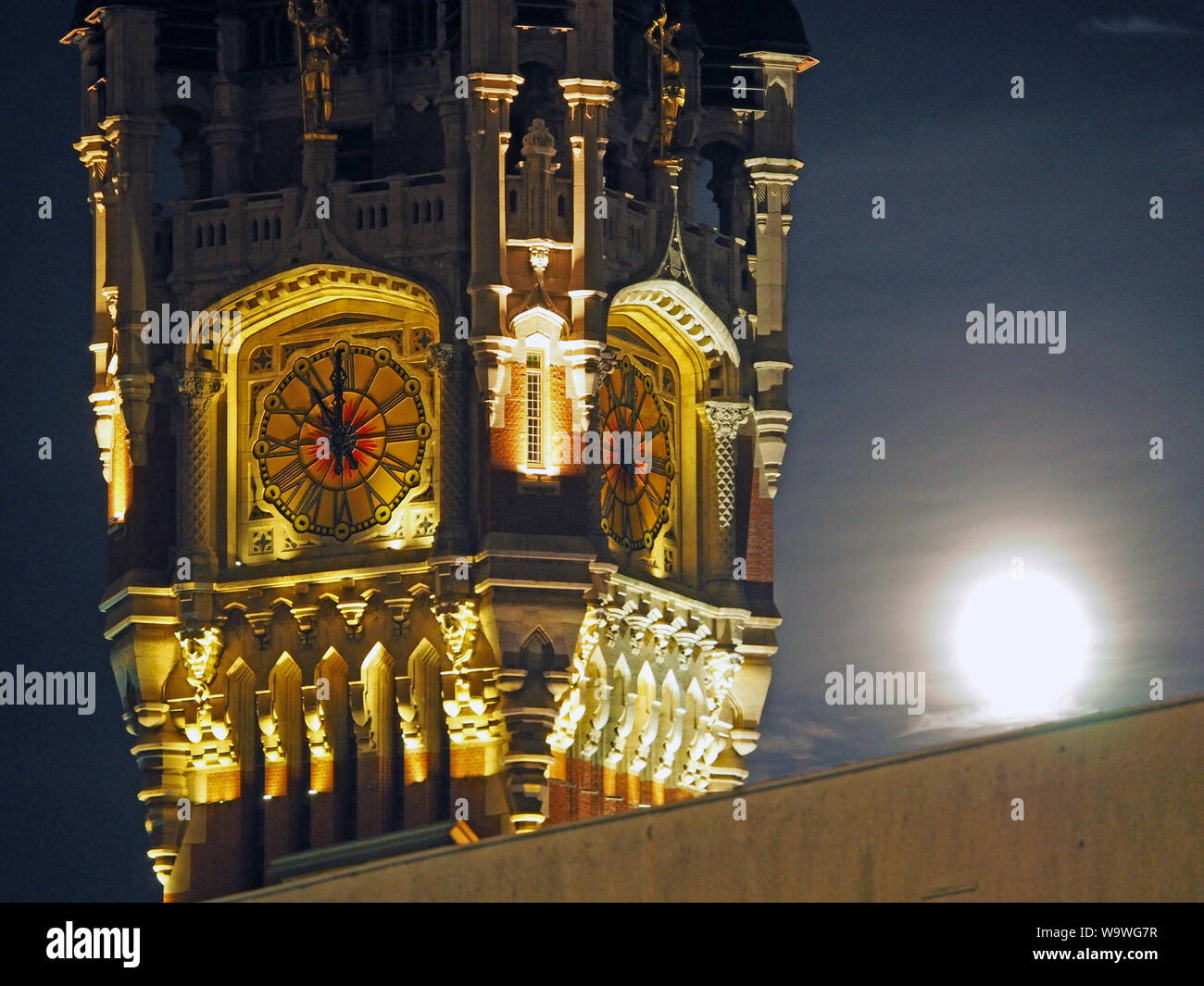 Sturgeon full moon hi-res stock photography and images - Alamy