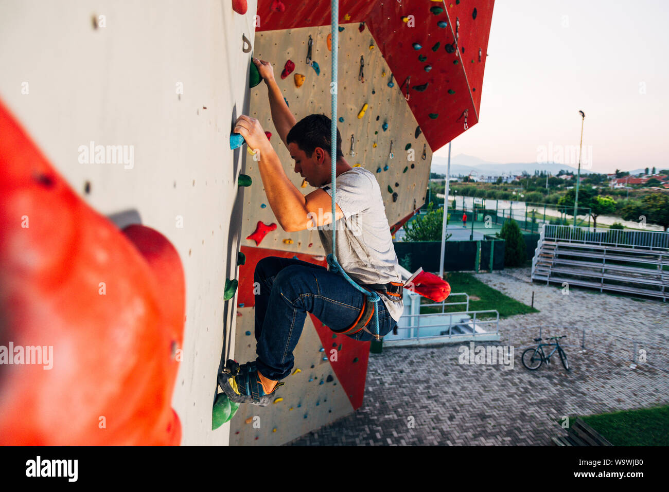 Free climber man climbing up on bouldering Stock Photo - Alamy