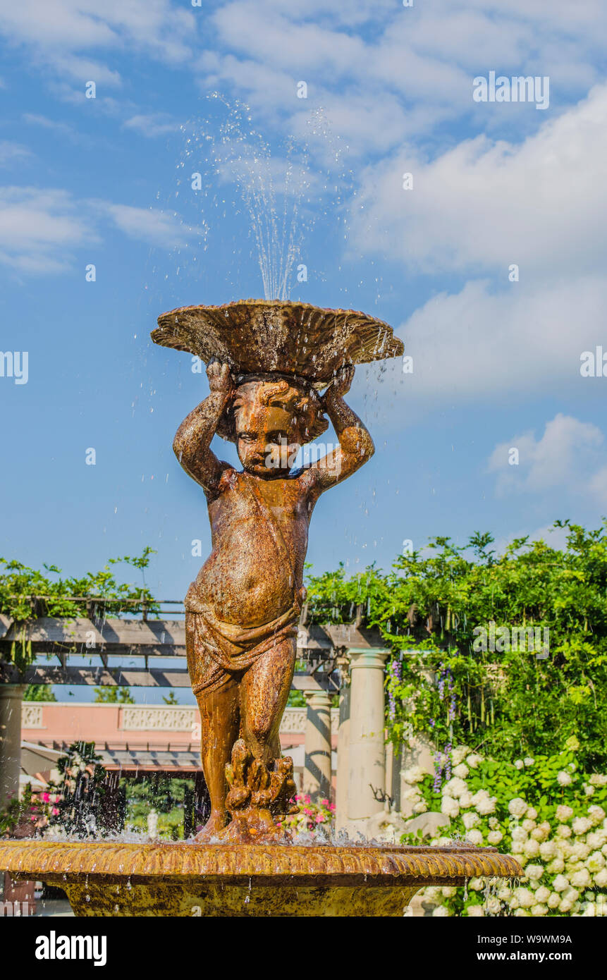 bronze water fountain Stock Photo - Alamy